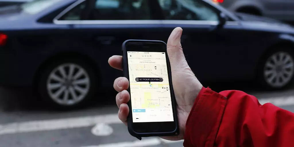 Uber dia nanoratra tamin'ny 174000 rubles avy amin'ny kaontin'ny mpanjifa noho ny dia tsy nanolo-tena