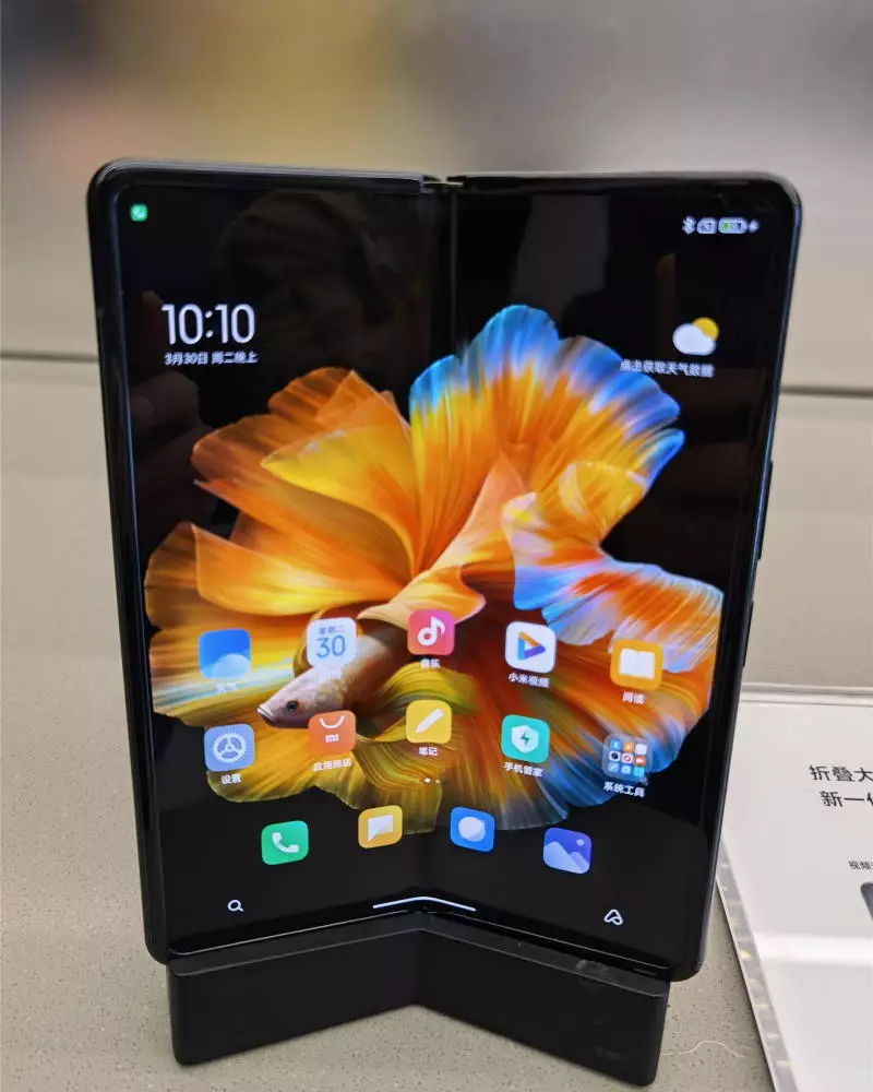 ภาพถ่ายสดครั้งแรกของ Xiaomi Mi Mix Fold: พับบนหน้าจอไม่ได้ทำที่ใดก็ได้ 21244_5