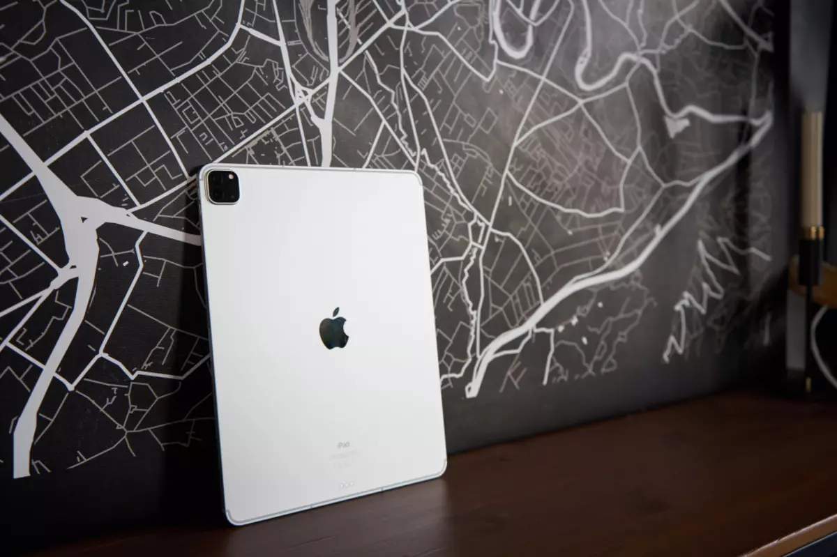 Kakaretso ea iPad Pro (2021): Haeba u ntse u emetse selemong sena letlapa le molemohali, e se e tsoa