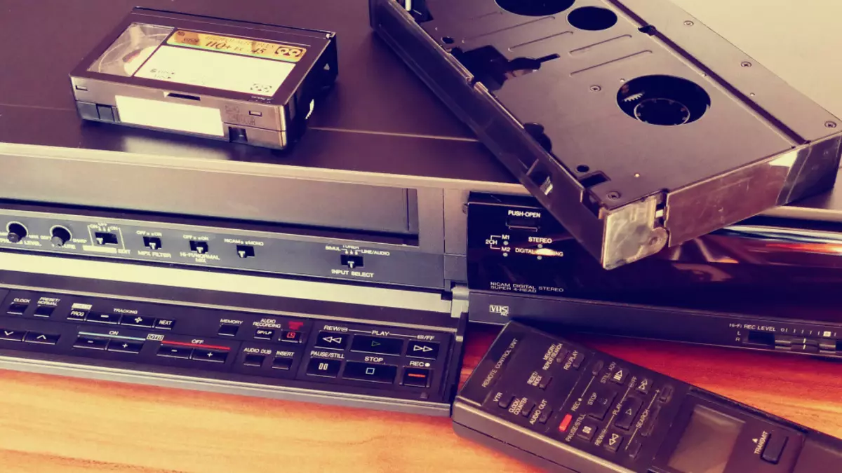 VHS vs Betamax.