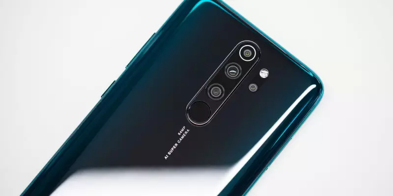 Nova Xiaomi por Rusujo: malmultekosta smartphone, sendrata PowerBank, Hairdryer kaj Valizo