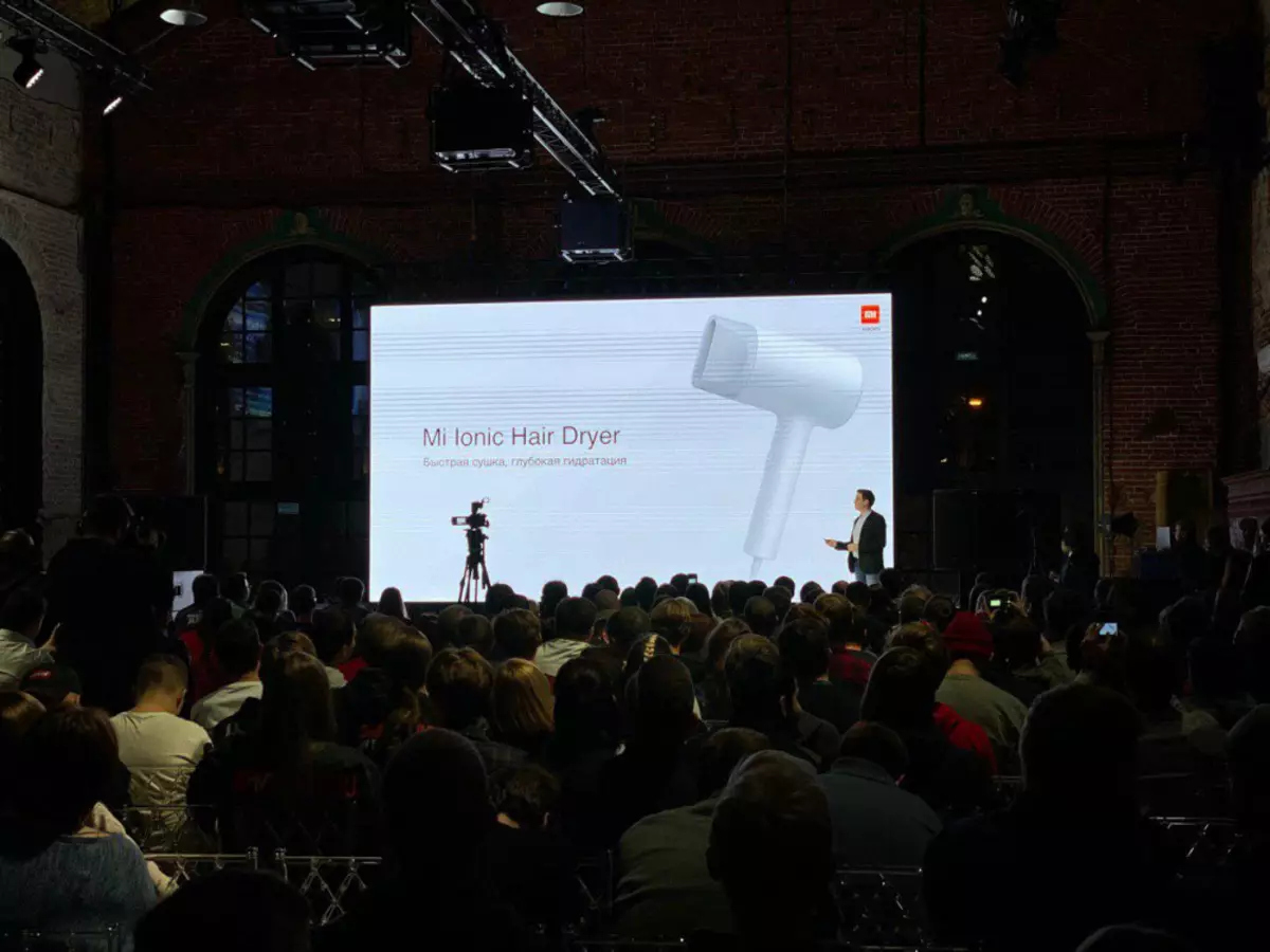 Xiaomi New Xiaomi kubarusiya: Smartphone ihendutse, PowerSanBank, Hairoryer na Ivalisi 2179_5