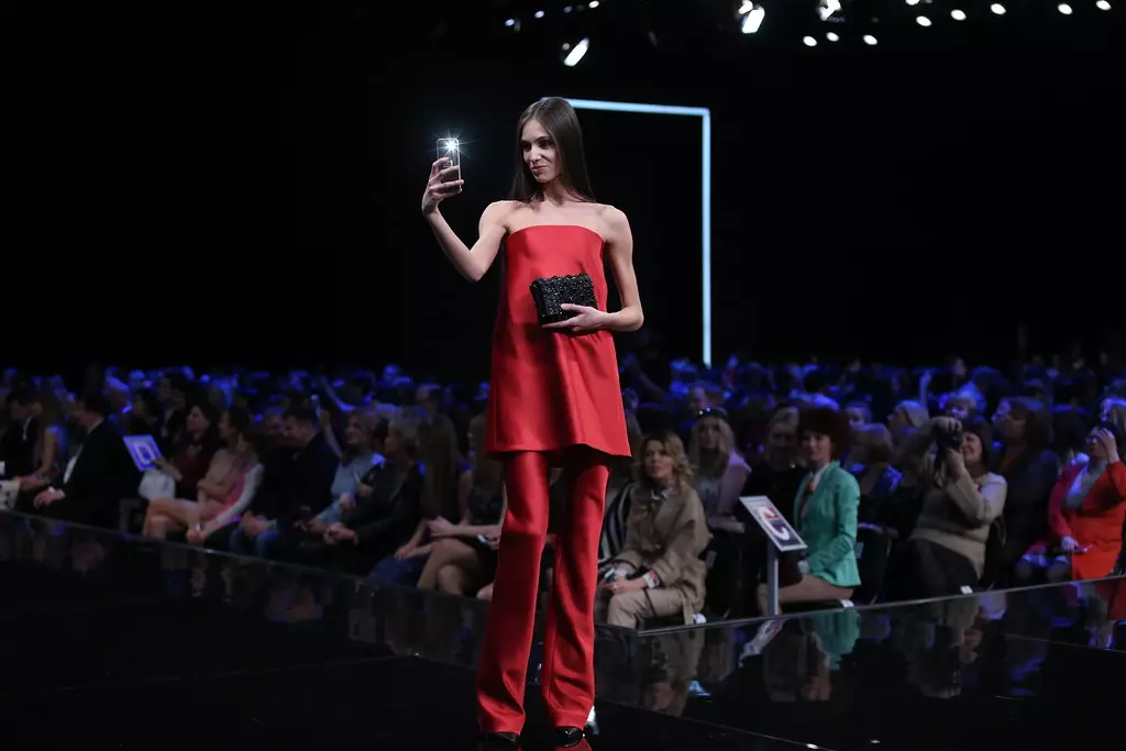 Galaxy S6 kanye Galaxy S6 Edge ngesikhathi Fashion Week e Moscow