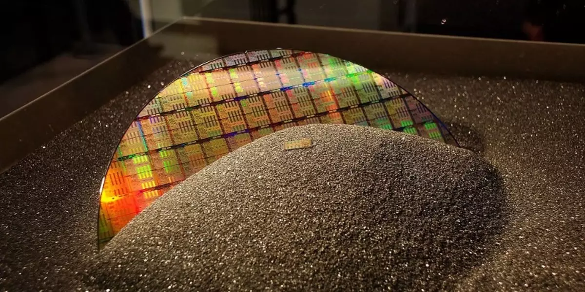 Scientists were able to look inside the processor - why is it necessary?