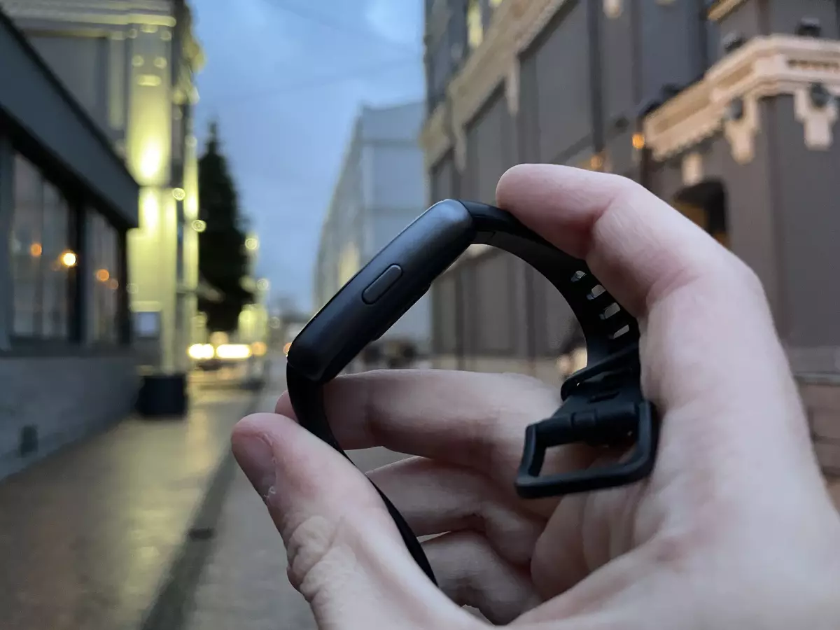 Huawei Band 6 Reviżjoni: Tracker fitness b'disinn ta 'arloġġ intelliġenti. Jien kont funzjonalment aħjar? 22597_8