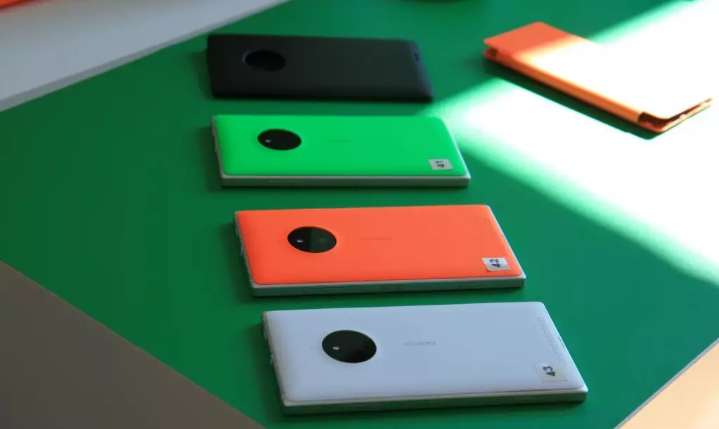 Nokia Lumia 830.