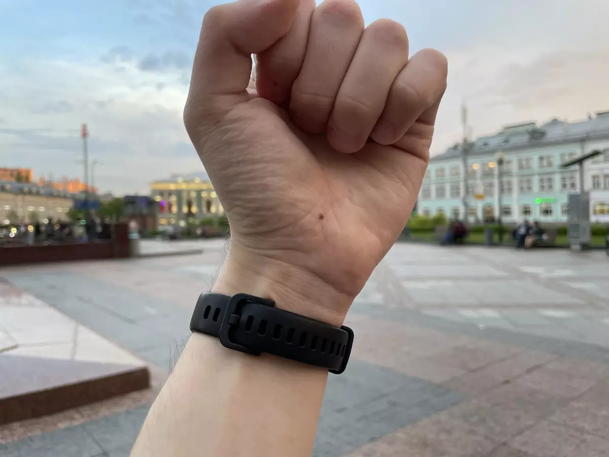 Heshima Band 6 Review: Ni tofauti na Huawei Band 6 na ni nini ni rahisi kuliko Xiaomi Mi Band 6? 23163_6