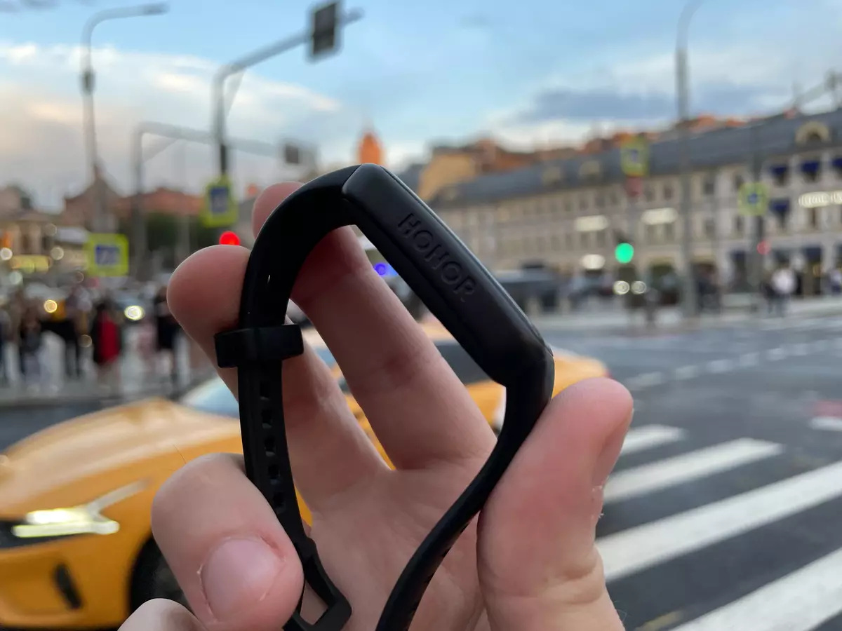 Heshima Band 6 Review: Ni tofauti na Huawei Band 6 na ni nini ni rahisi kuliko Xiaomi Mi Band 6? 23163_7