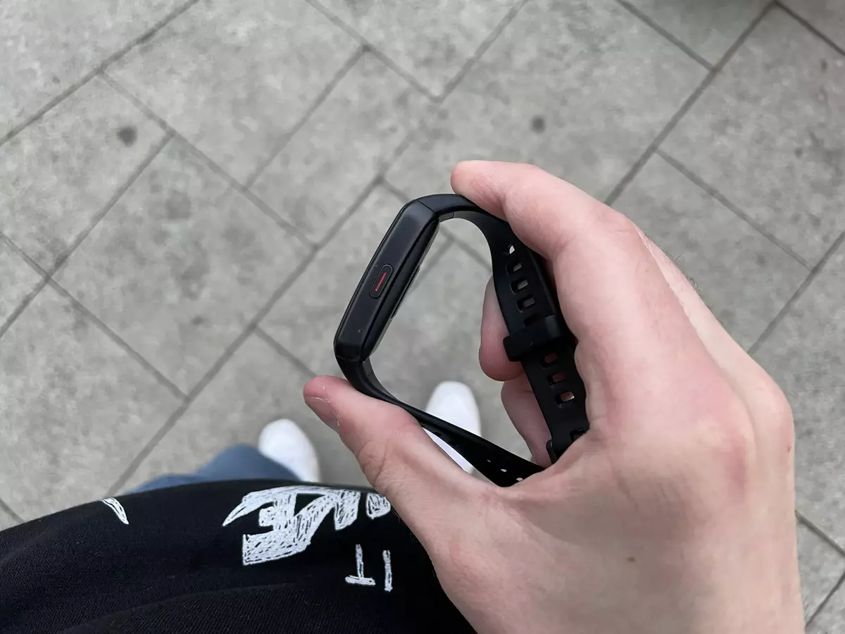 Heshima Band 6 Review: Ni tofauti na Huawei Band 6 na ni nini ni rahisi kuliko Xiaomi Mi Band 6? 23163_9