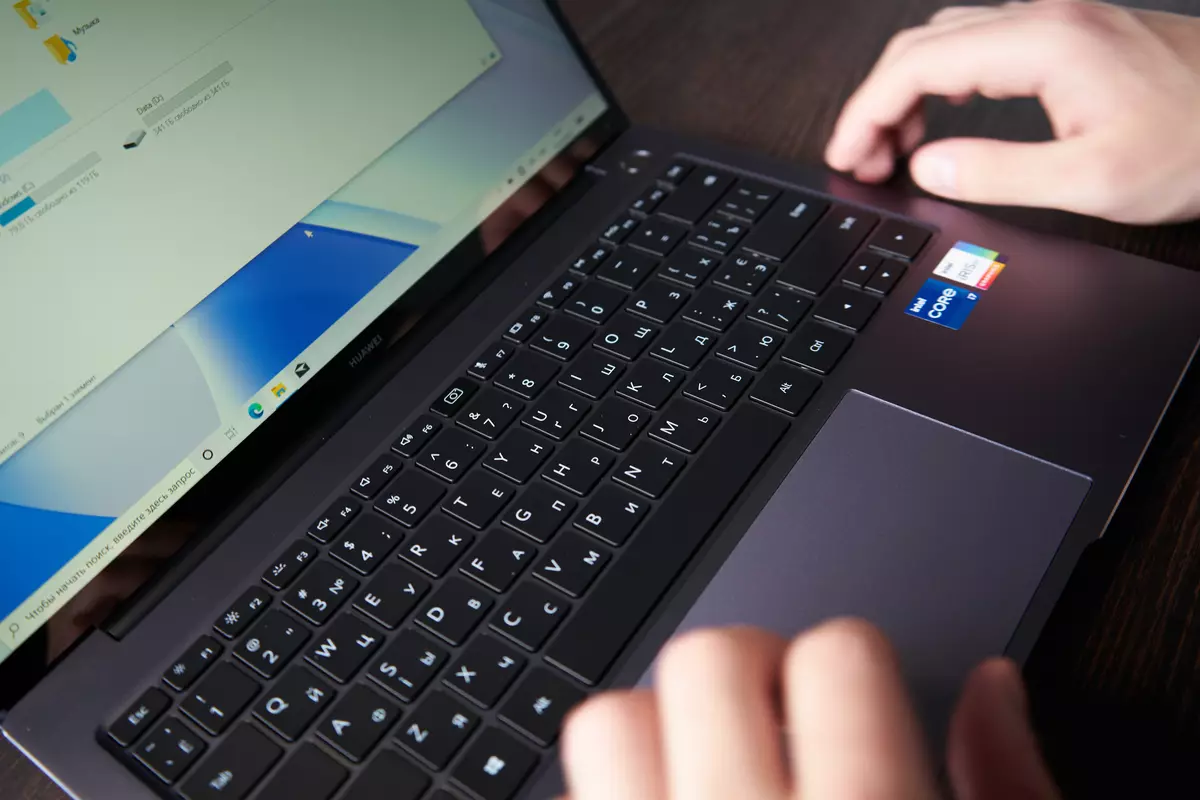 Huawei Matebook 14 Pregled: Zašto je to profesionalniji laptop od MacBook zraka? 23868_7