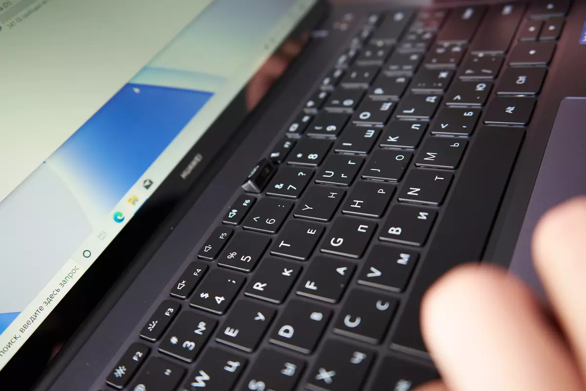 Huawei Matebook 14 Revizio: Kial estas pli profesia tekkomputilo ol MacBook Air? 23868_8