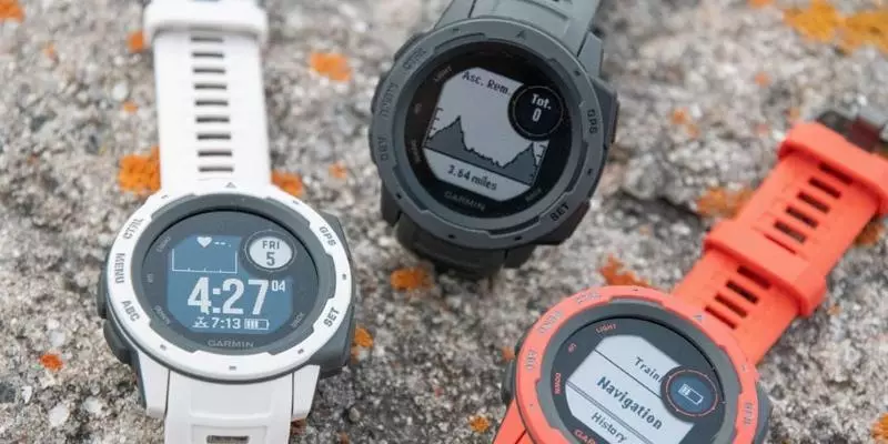 Garmin Instinct received a shockproof case, excellent autonomy and GPS