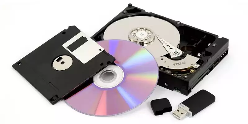 Taariikhda kaydinta ee kooban, qaybta lambarka 2 - laga bilaabo Floppy disk ilaa SSD