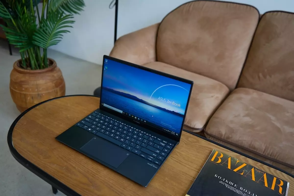 د ASUS ZENBOOK 14 UM425 کتنه: مطلوب لپاره د سفر او د آزاد 25074_2