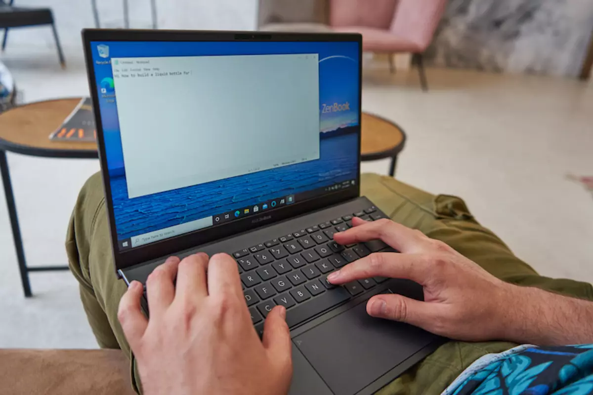 Asus ZenBook 14 UM425 Review: Ideaal foar reizen en Freelance 25074_8