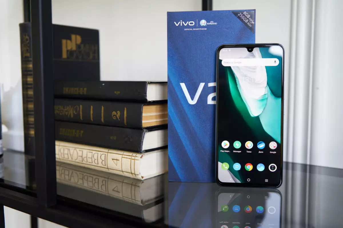 VIVO V21.