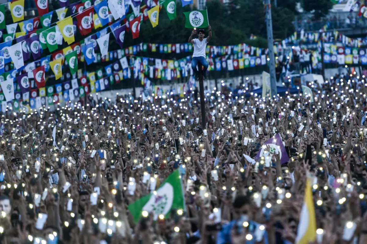 Yasin Akgul / AFP / AFP / Getty. ໄກ່ງວງ