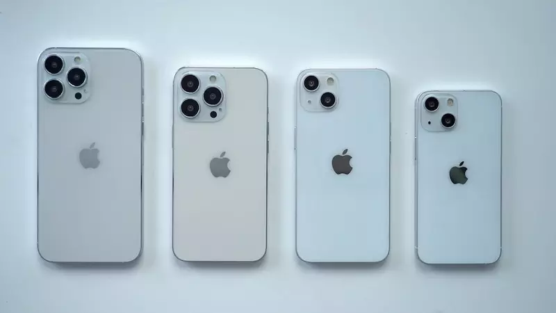 IPhone 13 layouts showed on video and compared with iPhone 12. All differences 25513_2