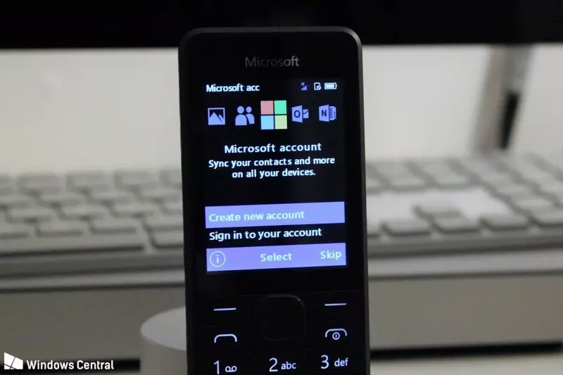 Вельмі дзіўны апарат. Microsoft стварыла тэлефанавалку з інтэрфейсам Windows 10 Mobile 26338_3