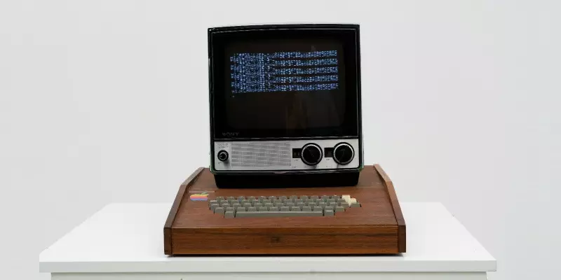 "Apple" yra "eBay" už įrašų kainą. Jis buvo surinktas pagal darbo vietas ir Wozniak