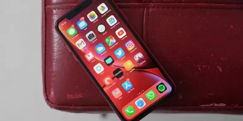 ទូរស័ព្ទ iPhone XR ។