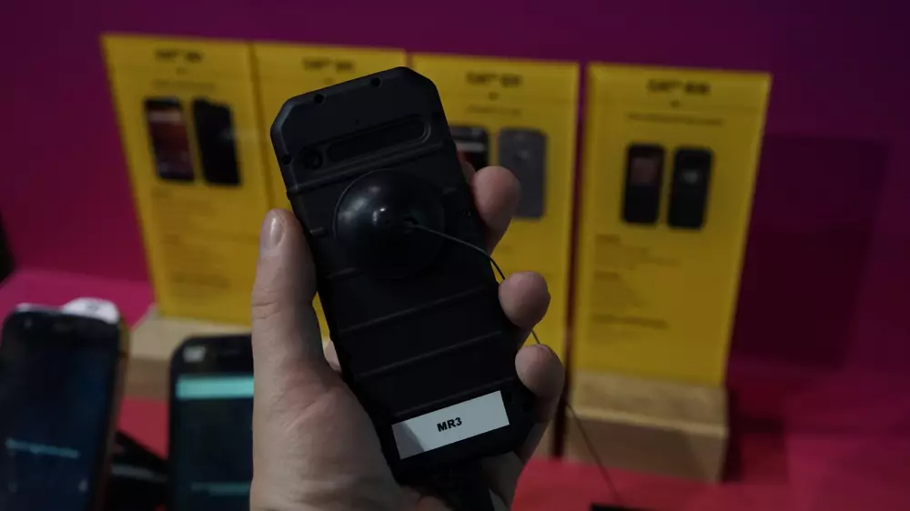 MWC 2019: Protected Smartphones Cat en Land Rover 27777_6