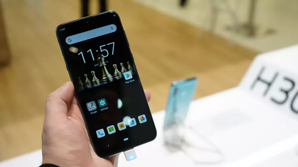 MWC 2019: смартфони від бренду Hisense 27781_12