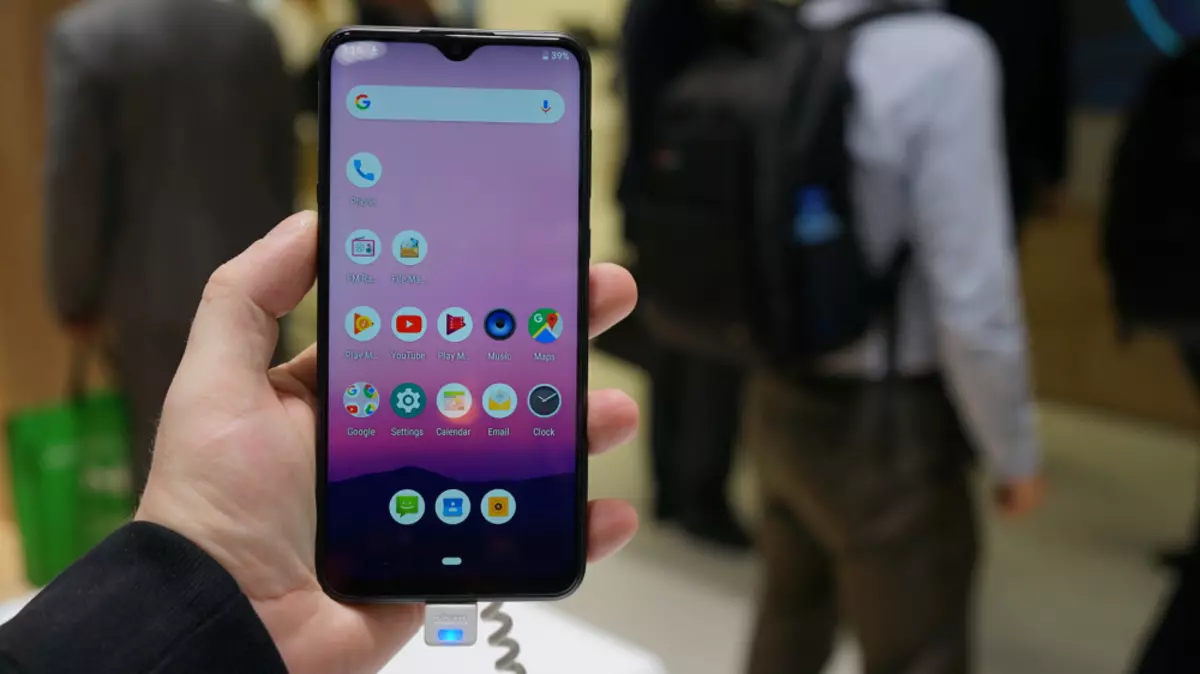 MWC 2019: Smartphones da marca Hisense 27781_18