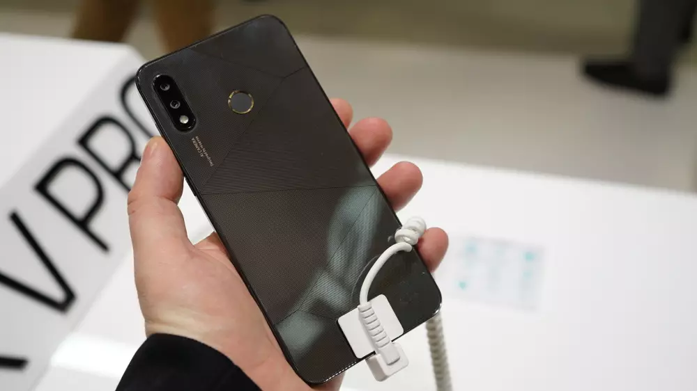 MWC 2019: смартфони від бренду Hisense 27781_20