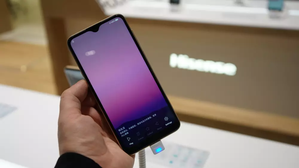 MWC 2019: смартфони від бренду Hisense 27781_22