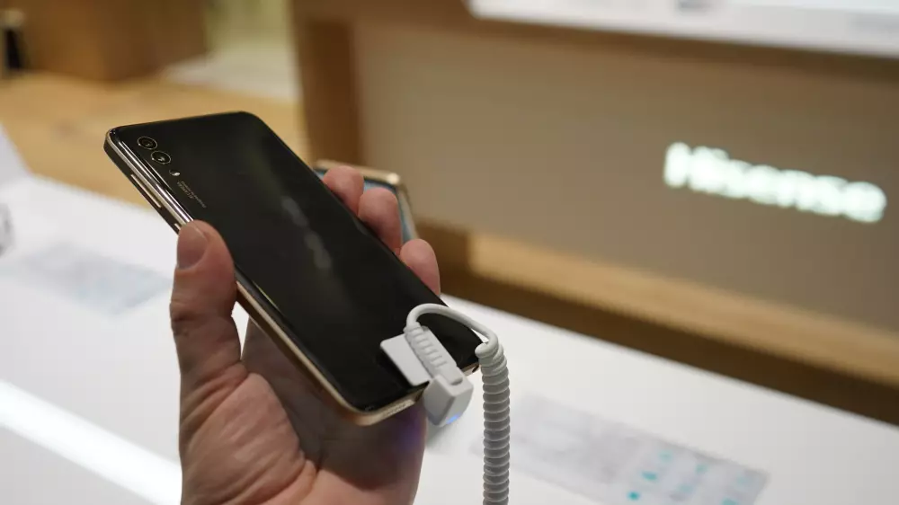 MWC 2019: смартфони від бренду Hisense 27781_23