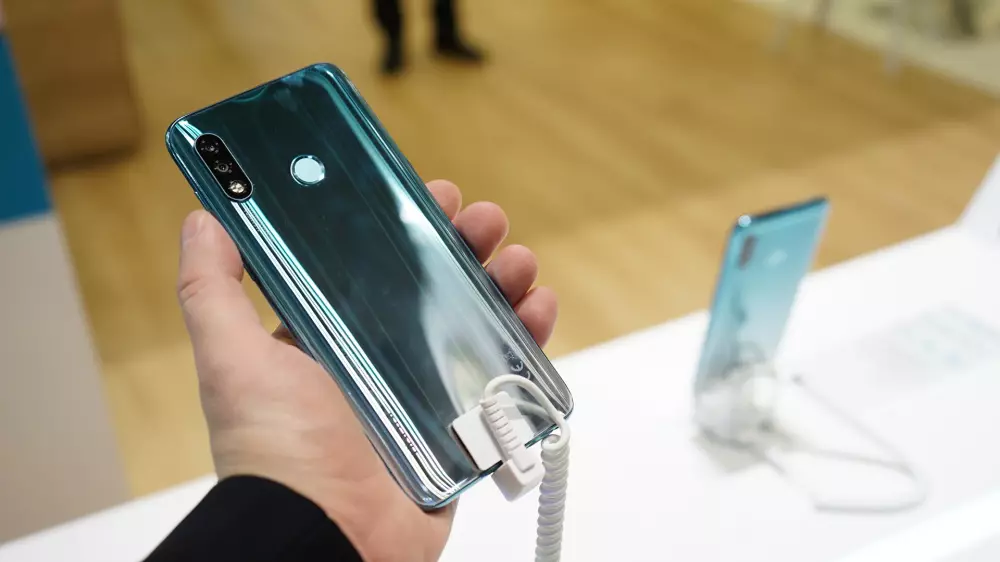 MWC 2019: Smartphones da marca Hisense 27781_9