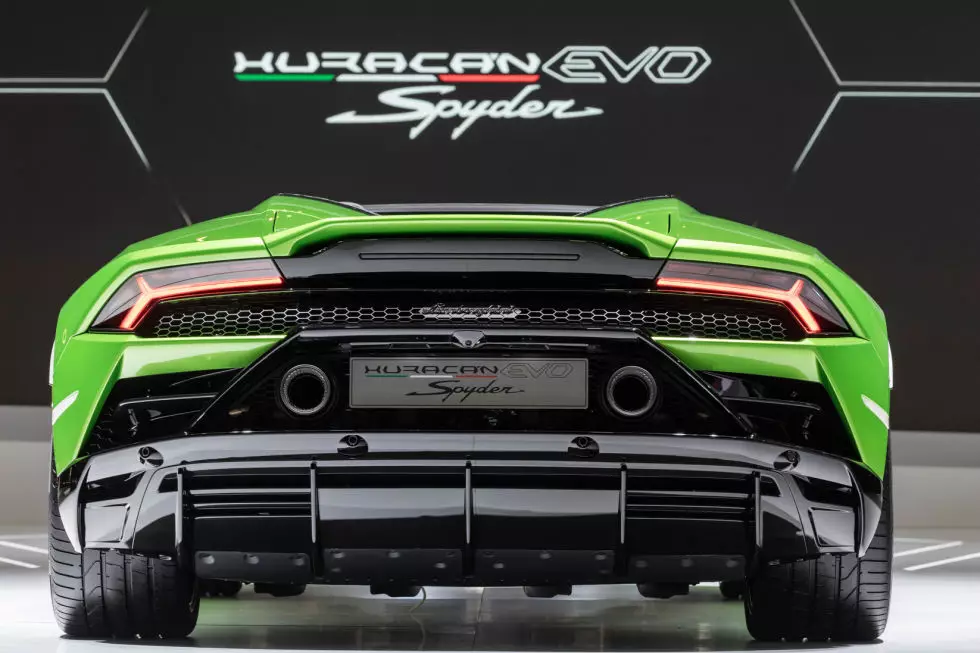 Lamborghini Huracan: Supercar na Facecomputer 28514_3