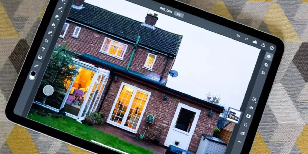 Нова Adobe: Photoshop за IPAD, Photoshop Камера за смартфони и илюстратор за таблети