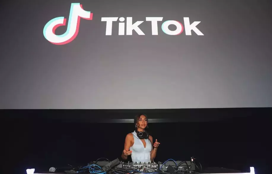 Tiktok a la recerca de nous artistes