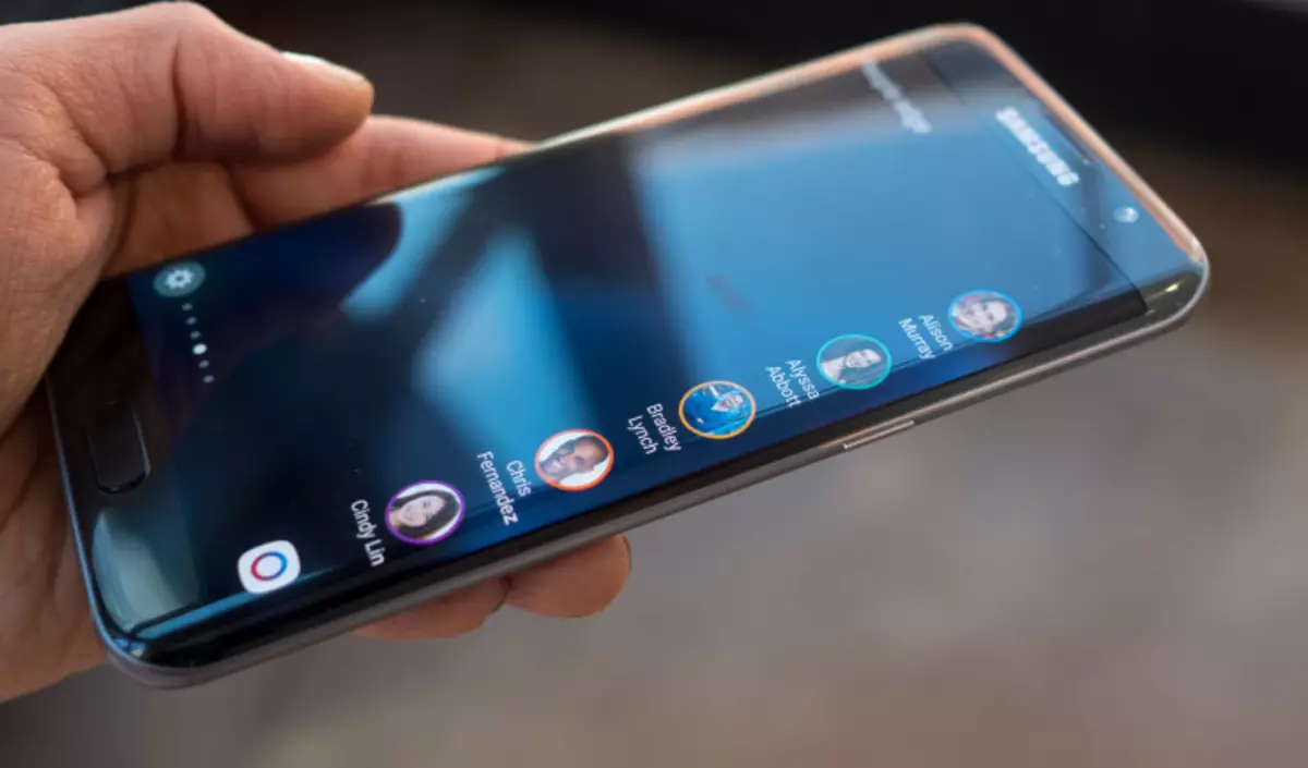 Samsung bu il qatlama ekran bir smartphone azad deyil