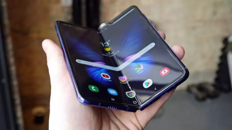 De første vurderingene av Samsung Galaxy Fold: Hva snakker kritikere om dette miraklet? 29072_11