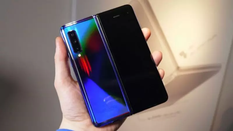 บทวิจารณ์แรกของ Samsung Galaxy Fold: นักวิจารณ์พูดอะไรเกี่ยวกับปาฏิหาริย์นี้? 29072_12