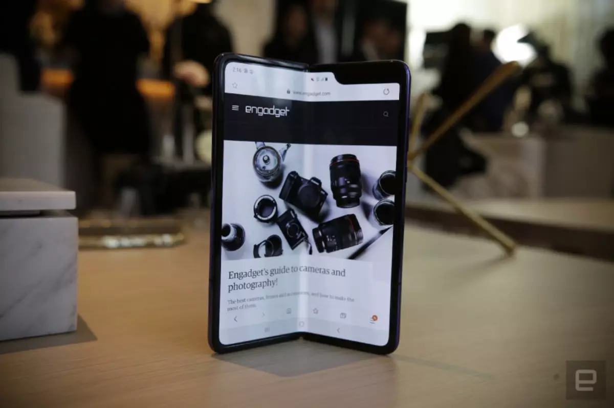 De eerste beoordelingen van Samsung Galaxy Fold: Wat hebben critici over dit wonder? 29072_18