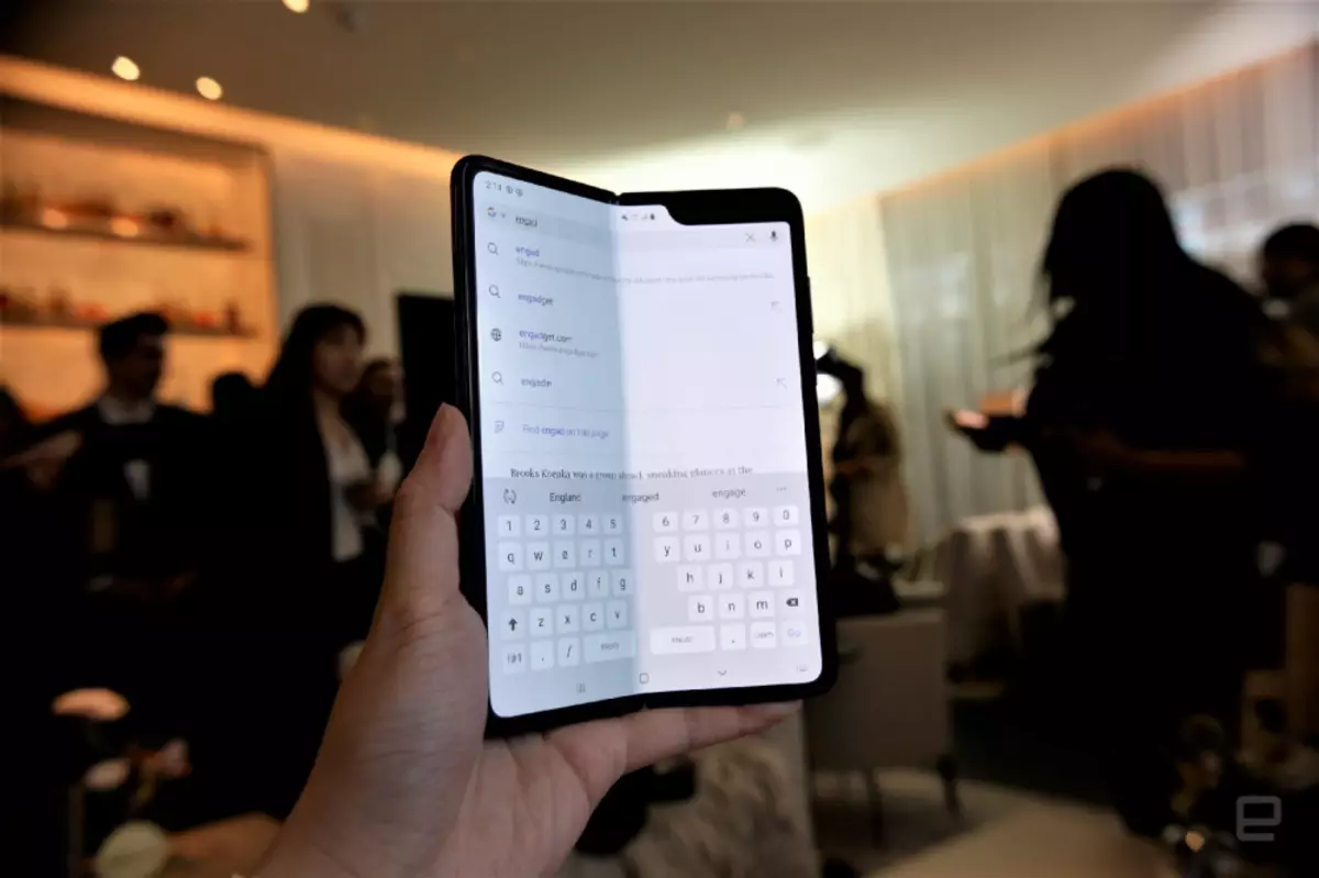 Primele recenzii ale Samsung Galaxy Fold: Ce vorbesc criticii despre acest miracol? 29072_19