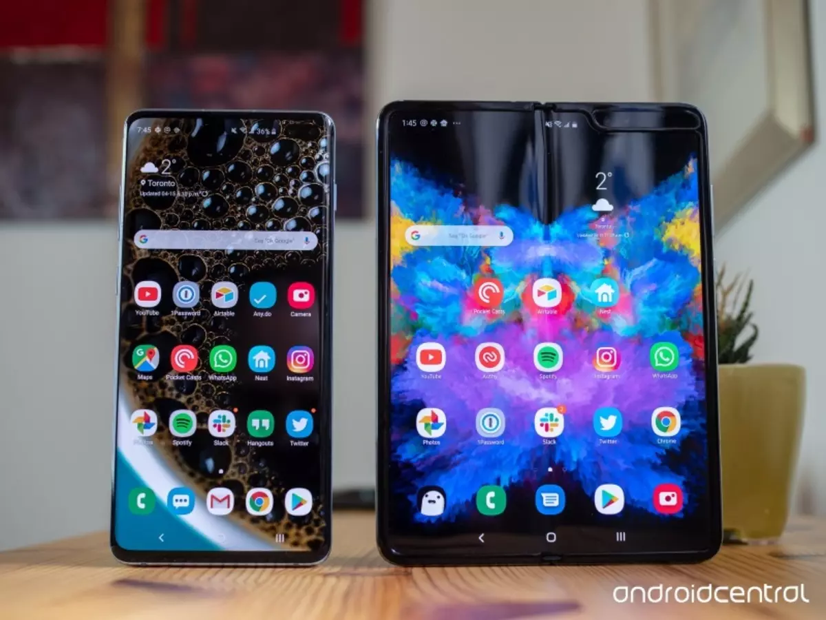 De første vurderingene av Samsung Galaxy Fold: Hva snakker kritikere om dette miraklet? 29072_22