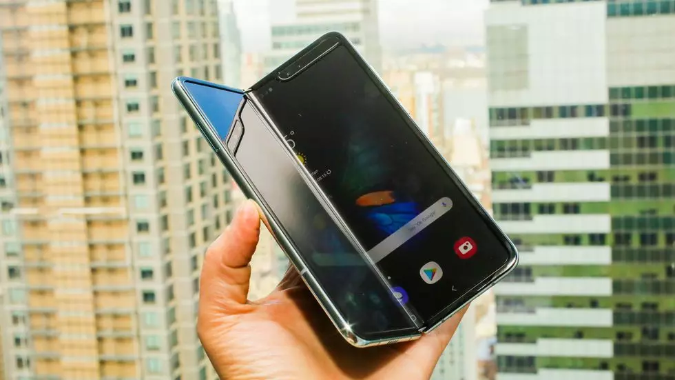 De eerste beoordelingen van Samsung Galaxy Fold: Wat hebben critici over dit wonder? 29072_5