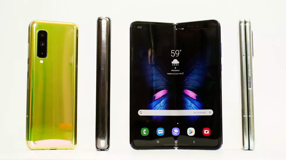 บทวิจารณ์แรกของ Samsung Galaxy Fold: นักวิจารณ์พูดอะไรเกี่ยวกับปาฏิหาริย์นี้? 29072_9