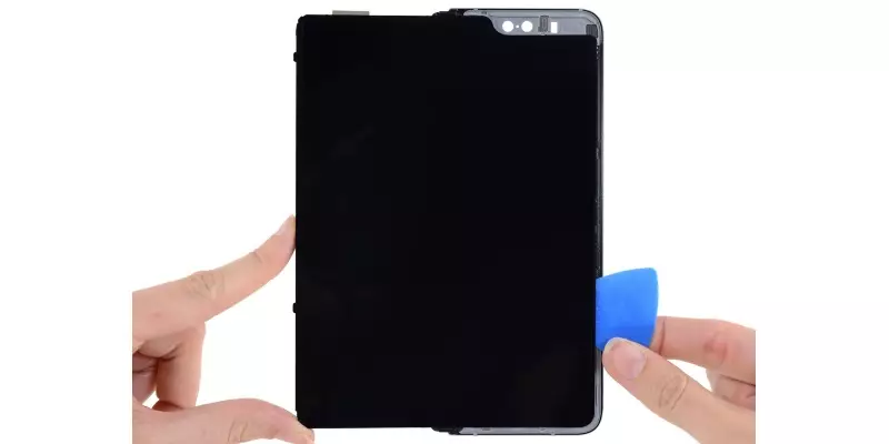 Galaxy Fold fell on the analysis to ifixit. Interesting details revealed 29348_18