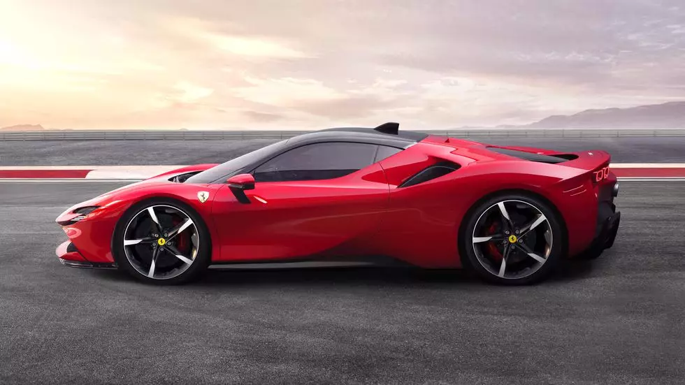 Ferrari a présenté son premier supercar hybride 30274_3