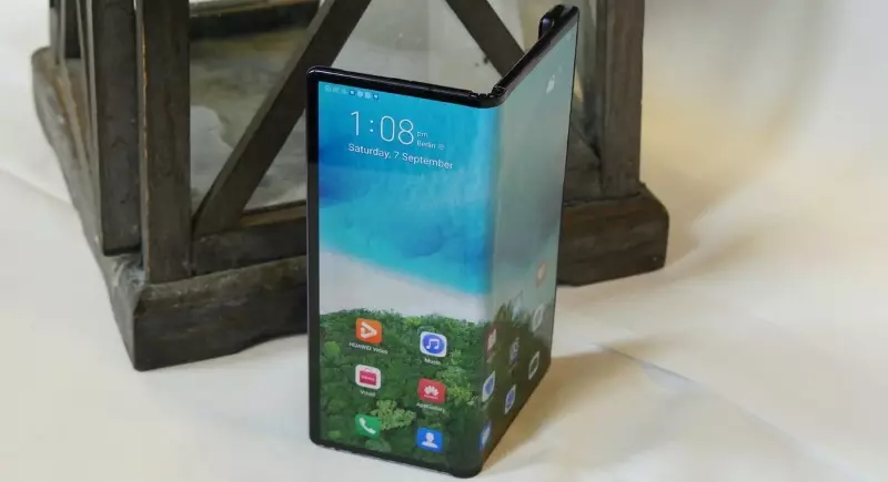 Huawei mate x გაათავისუფლეს. მან დაეცა და უკეთესი გახდა