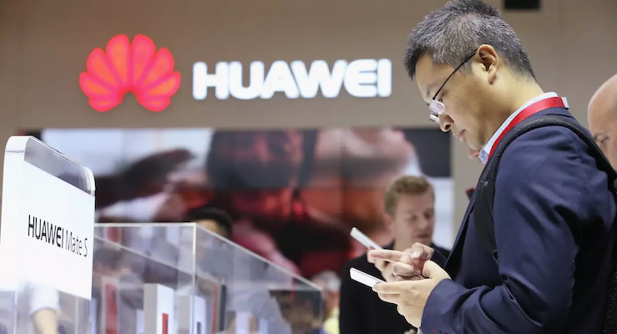 Huawei smartphoneak oso ezagunak dira egunero.