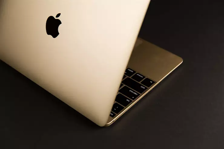 Altın performansta Macbook