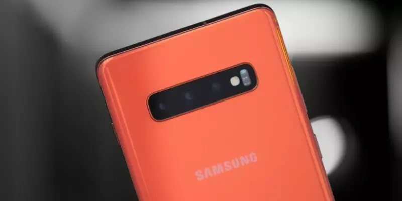 Samsung inaandaa bendera na kubuni isiyo ya kawaida na vipengele vya kipekee