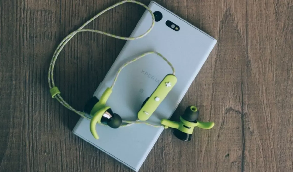 Kinatibuk-ang Pagpasabut sa Wireless Headphones Monster ISport Kadaogan ug Monster ISport Pagkab-ot sa